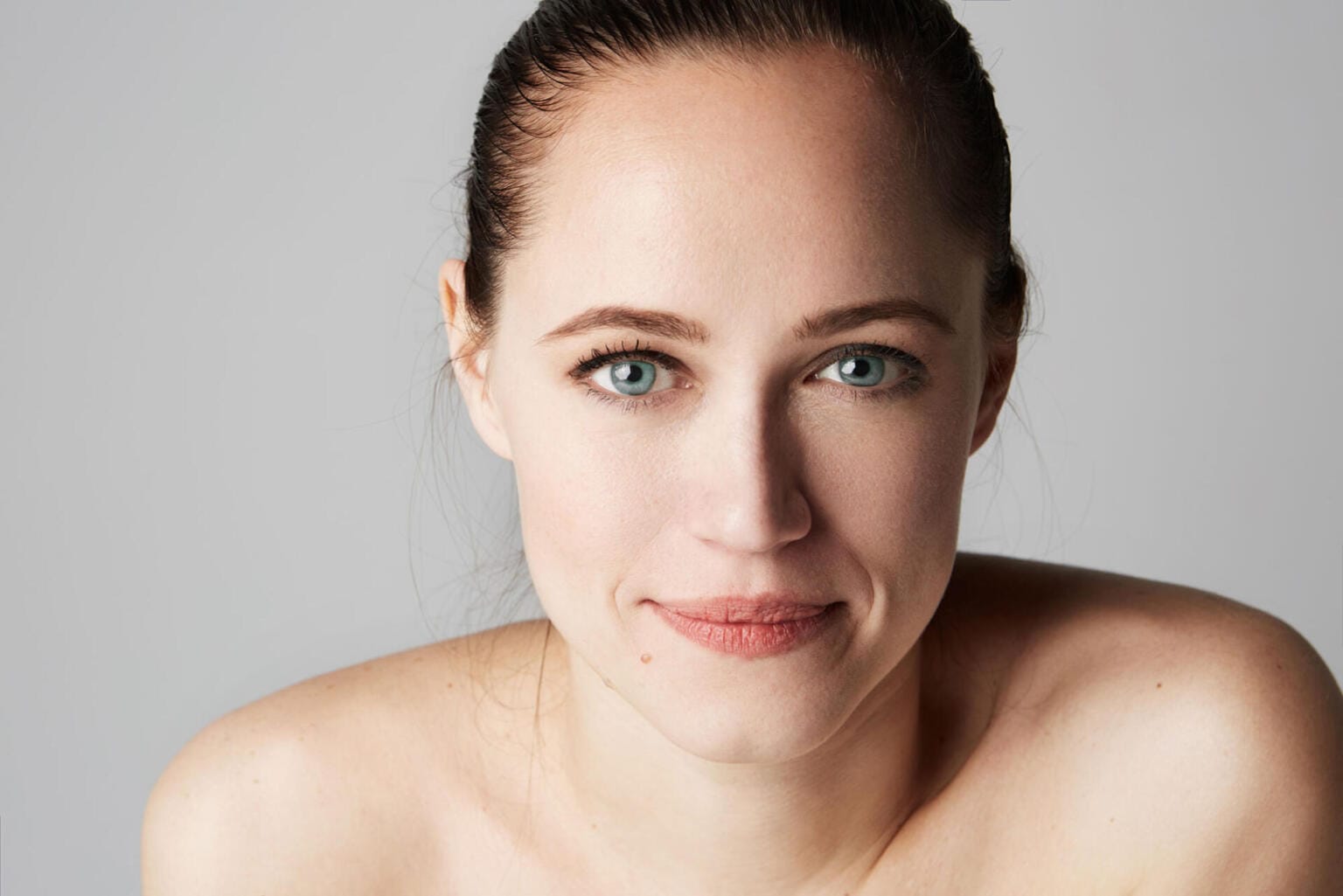 The Allure of Glowing Skin: Why It’s So Universally Attractive - Reviva ...